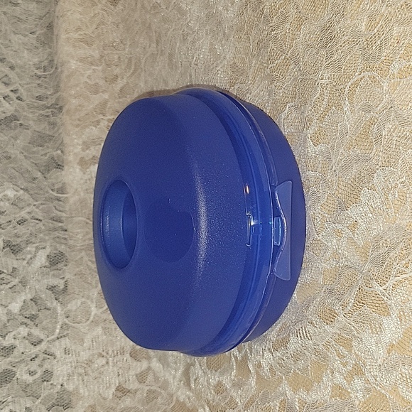 Tupperware | Kitchen | Tupperware Round Container Bagel Donut Keeper ...